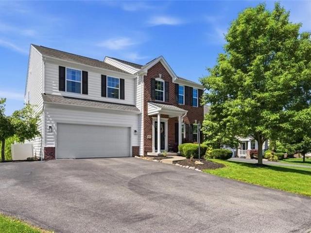 417 Imperial Dr, Canonsburg, PA 15317