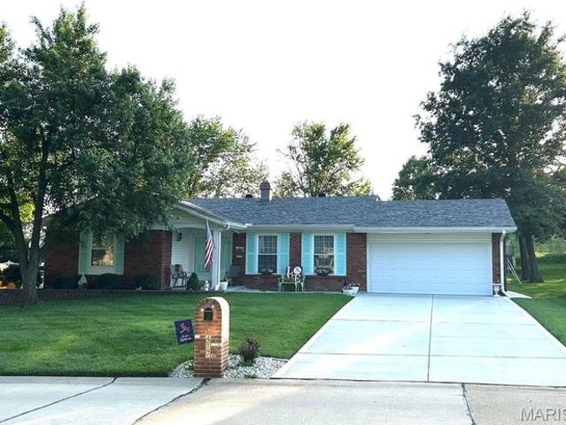 417 Iron Warrior Ln, Manchester, MO 63011