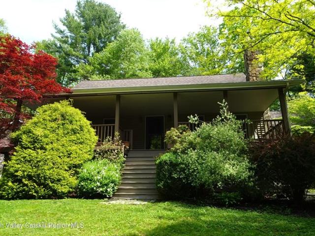 417 Overlook Dr, Hillsdale, NY 12529