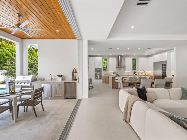 417 Lake Dr, Delray Beach, FL 33444 | MLS #R11166