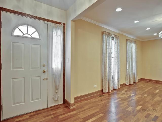 417 Lamont Terrace
