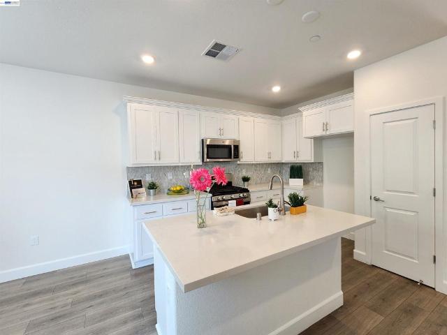 417 Mystic Ln