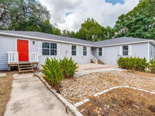 417 N Blanco St, Lockhart, TX 78644