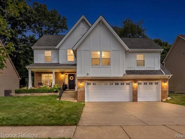 417 Napa Valley Dr, Milford, MI 48381