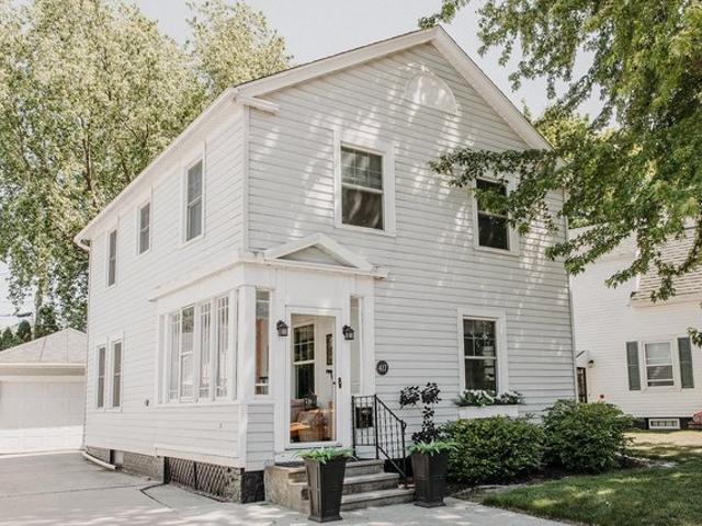 417 S 26th St, Manitowoc, WI 54220