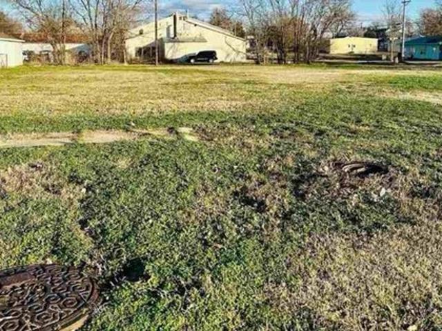 417 S 2nd St, Ponca City, OK 74601