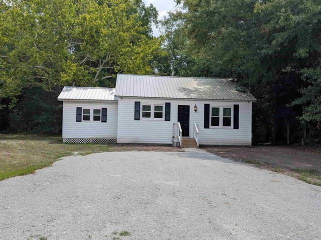 417 S Magnolia Ave, Andrews, SC 29510