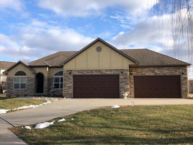 417 SE Hackamore Ct, Lee's Summit, MO 64082
