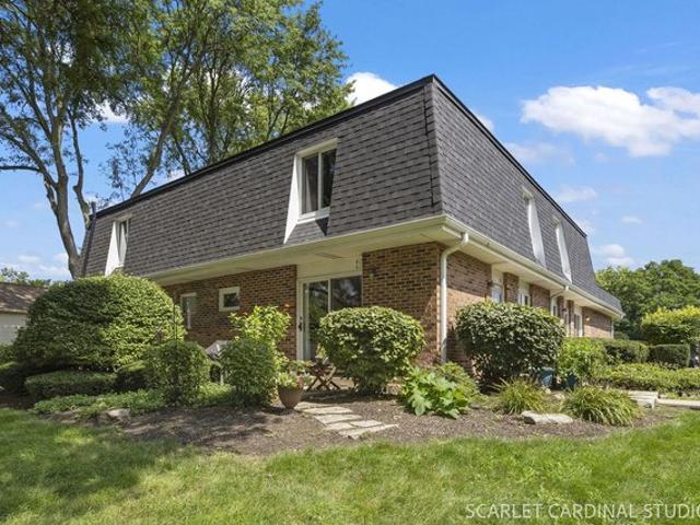 417 Sunnybrook Ln, Wheaton, IL 60187