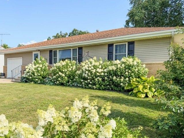 417 W 6th Ave, Cresco, IA 52136