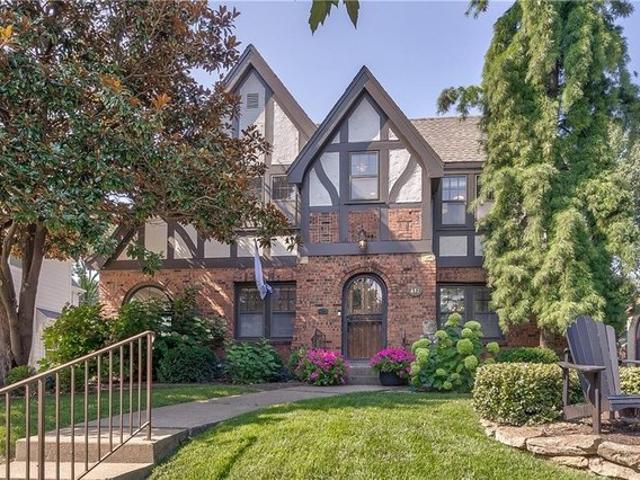 417 W 70th St, Kansas City, MO 64113