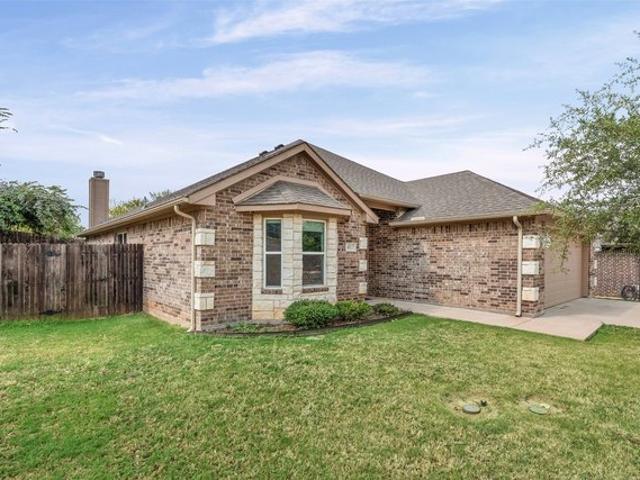 417 W 7th St, Weatherford, TX 76086