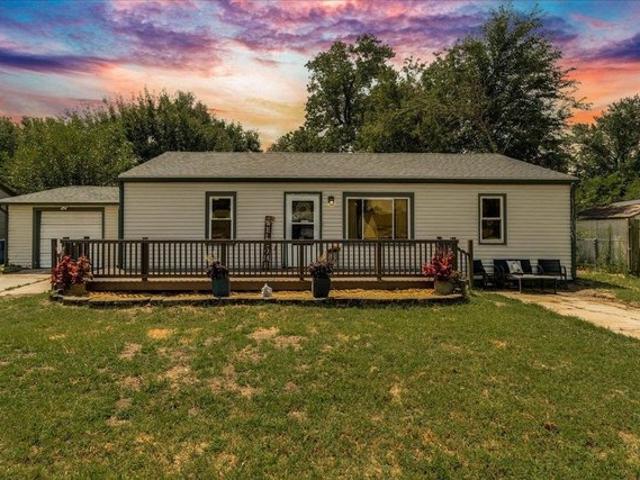 417 W Hollywood Dr, Wichita, KS 67217