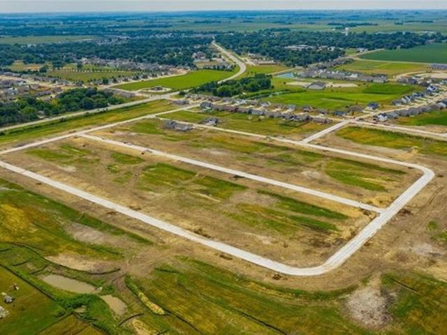 417 Westwood Dr, Huxley, IA 50124