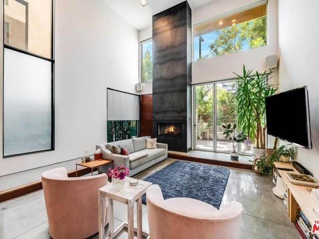417 Venice Way, Los Angeles, CA 90291