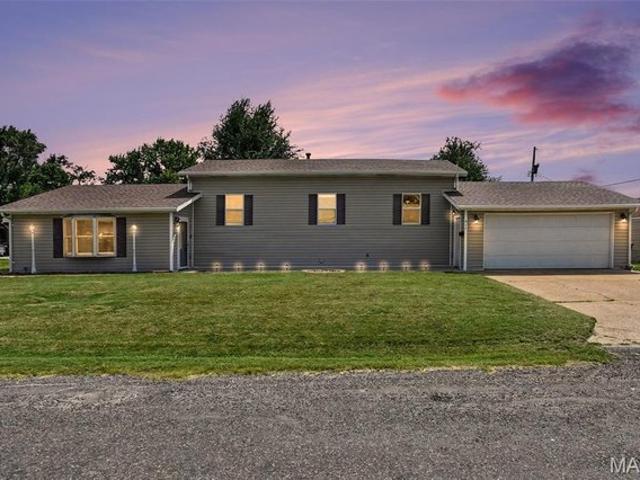 417 Young Ave, Dupo, IL 62239