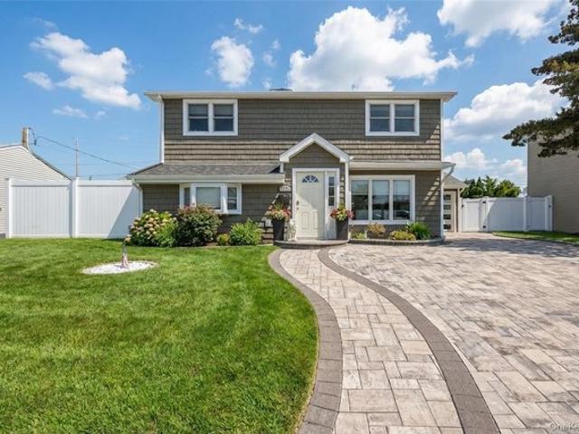 4185 Harriet Rd, Bethpage, NY 11714