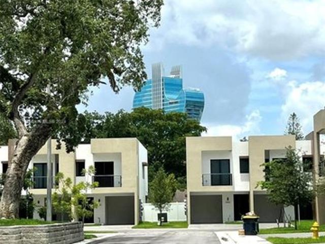 4189 N Oak Pl, Dania Beach, FL 33314
