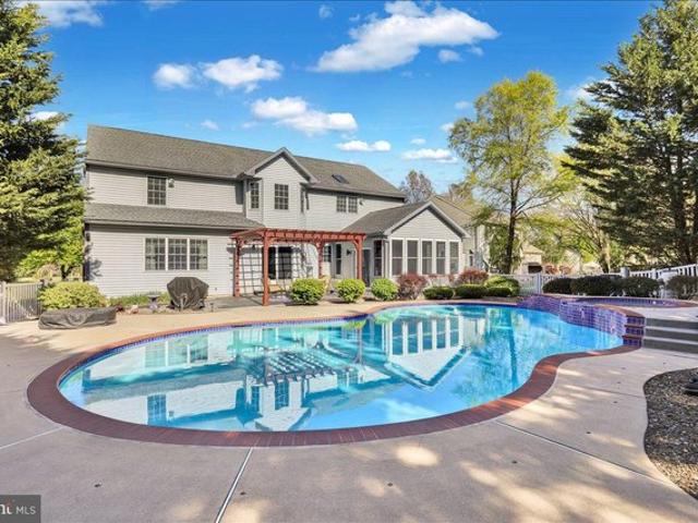 4189 Hill Terrace Dr, Sinking Spring, PA 19608