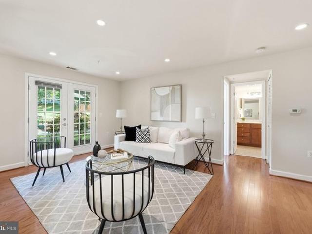 4189 S Four Mile Run Dr Unit 201, Arlington, VA 22204