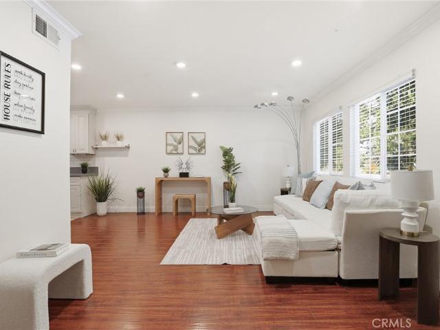 4189 Vineland Avenue 111