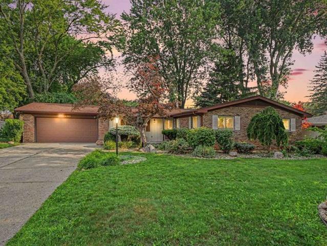 4180 Rosewood Dr, Saginaw, MI 48603
