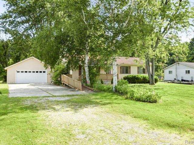 4181 Maes Dr, Port Huron, MI 48060