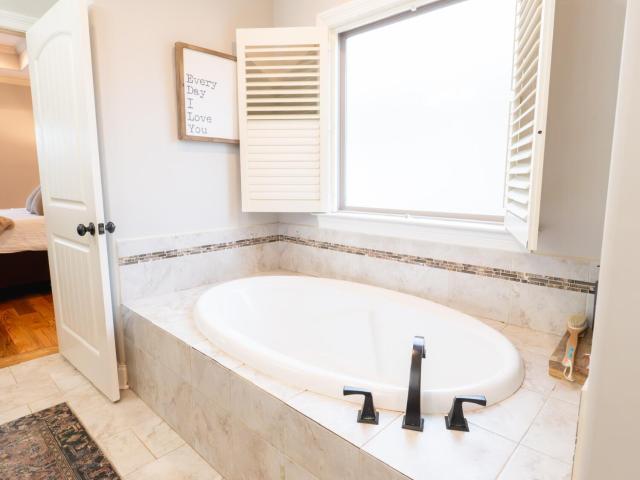 4183 Robinson Crossing
