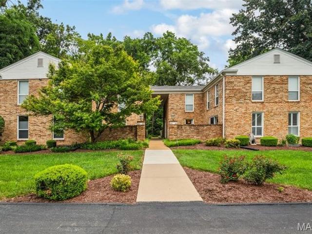418 Colony Woods Dr, Kirkwood, MO 63122