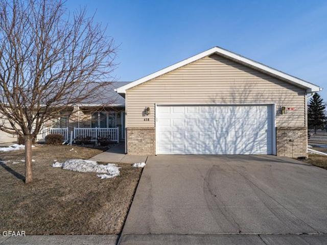 418 Crestwood Ct SE, East Grand Forks, MN 56721