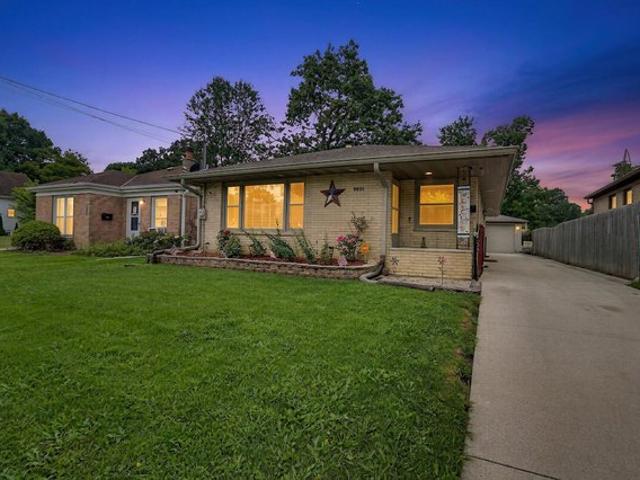 418 Blaine Ave, Racine, WI 53405