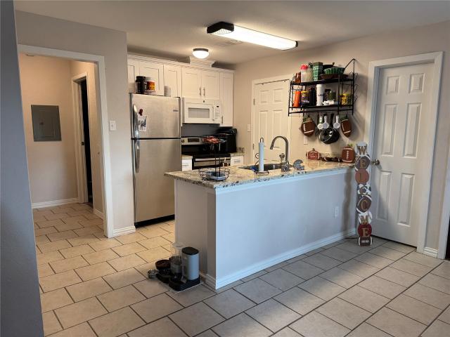 418 Garland Dr, Unit 118, Lake Jackson, TX 77566 | MLS #77837