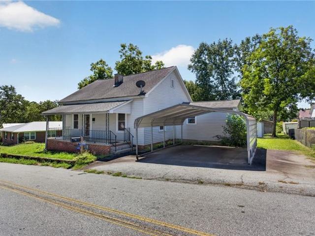 418 Gerber St, Walhalla, SC 29691