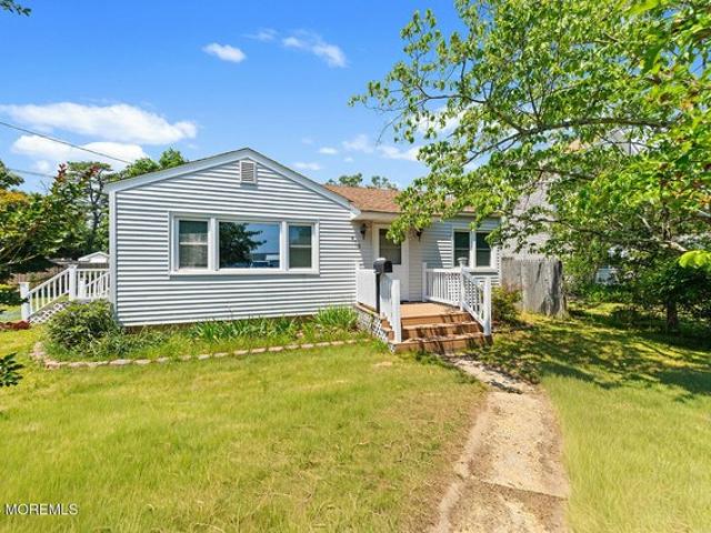 418 Greenwood Ln, Brick, NJ 08723