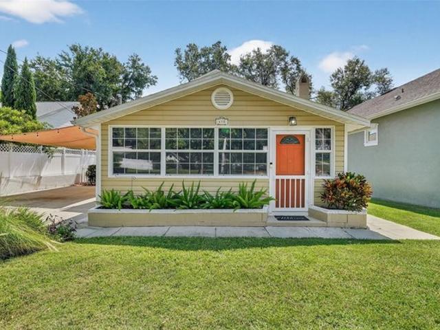 418 E 10th Ave, Mount Dora, FL 32757