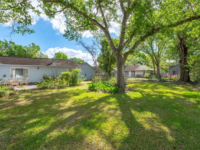 418 E Strand St, El Campo, TX 77437 | MLS #37177 | Compass