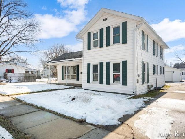 418 Elm St SE, Lowell, MI 49331