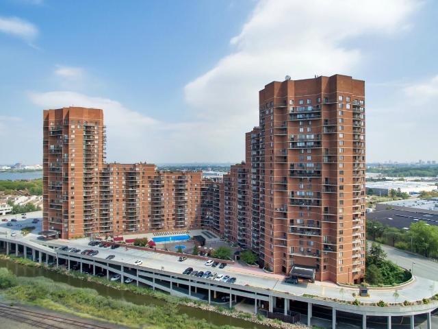 418 Harmon Cove Tower