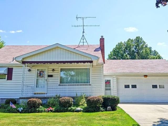 418 Jackson St, Campbell, OH 44405