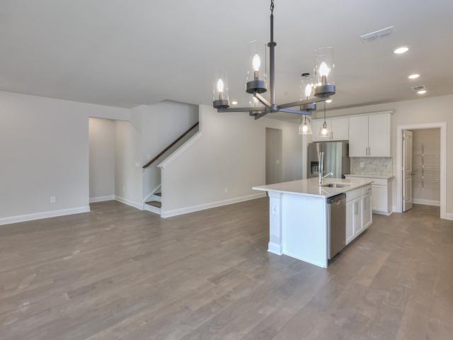 418 Long Dr
