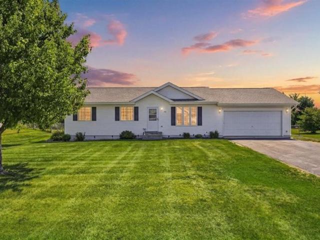 418 Marc St, Star Prairie, WI 54026