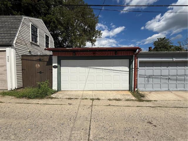 418 N 8th