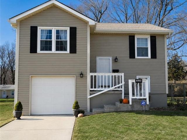 418 N Prairie St, Liberty, MO 64068