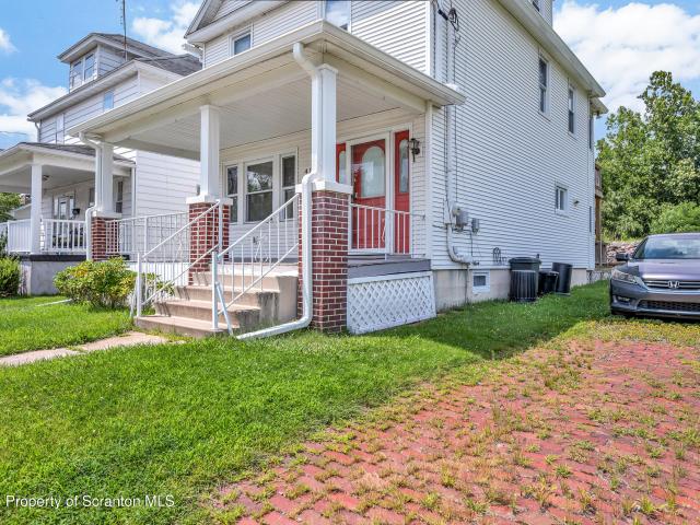 418 N River Street