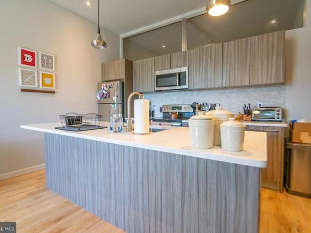 418 S 13th St #604, Philadelphia, PA 19147