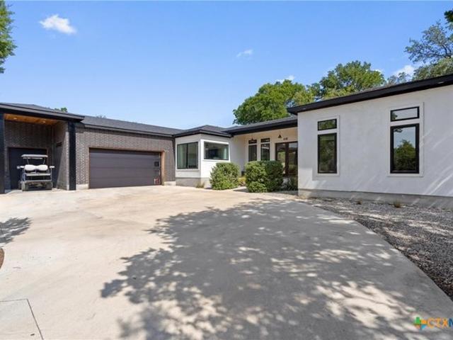 418 S Venture Blvd, Point Venture, TX 78645