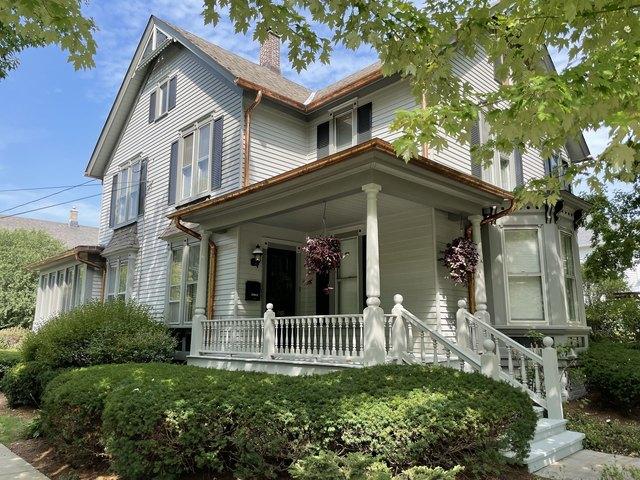 418 S Cook St, Barrington, IL 60010