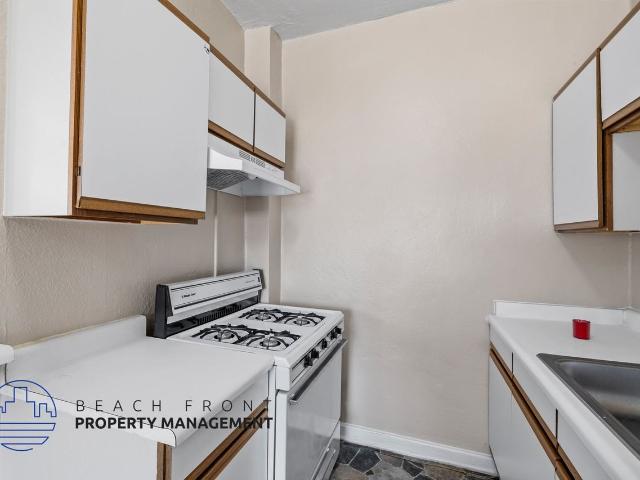 418 S. Normandie Ave. Studio Apartment for Rent at 418 S Normandie Ave, Los Angeles, CA 90020 Wilshire Center Koreatown
