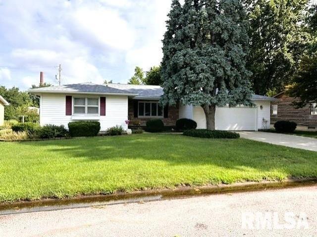418 Southville Dr, Jacksonville, IL 62650