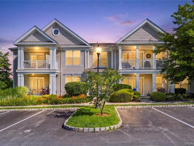 418 Saratoga Ln, Fishkill, NY 12524